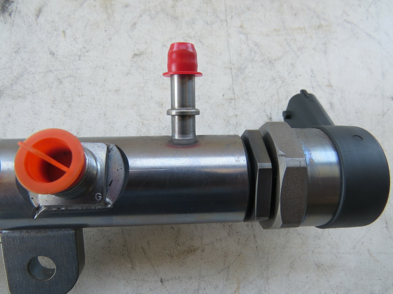 Land Rover Range Rover 2015-2021 OEM Fuel Rail Left (Driver Side ...