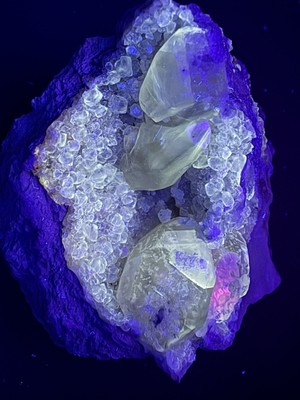 Fluorescent Calcite Crystals on Tan Limestone From Pennsylvania | eBay