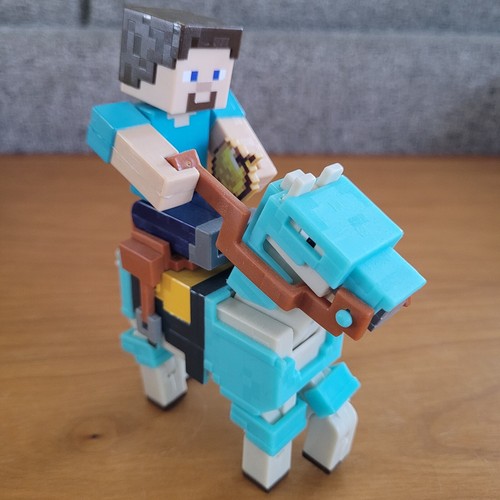 Minecraft Deluxe Set Steve & Armoured Horse Hold Gold Apple Figure ...