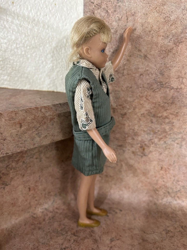 Vintage 1963 Blonde Hair Blue Eyes SKIPPER Barbie w/green jumper Dress ...