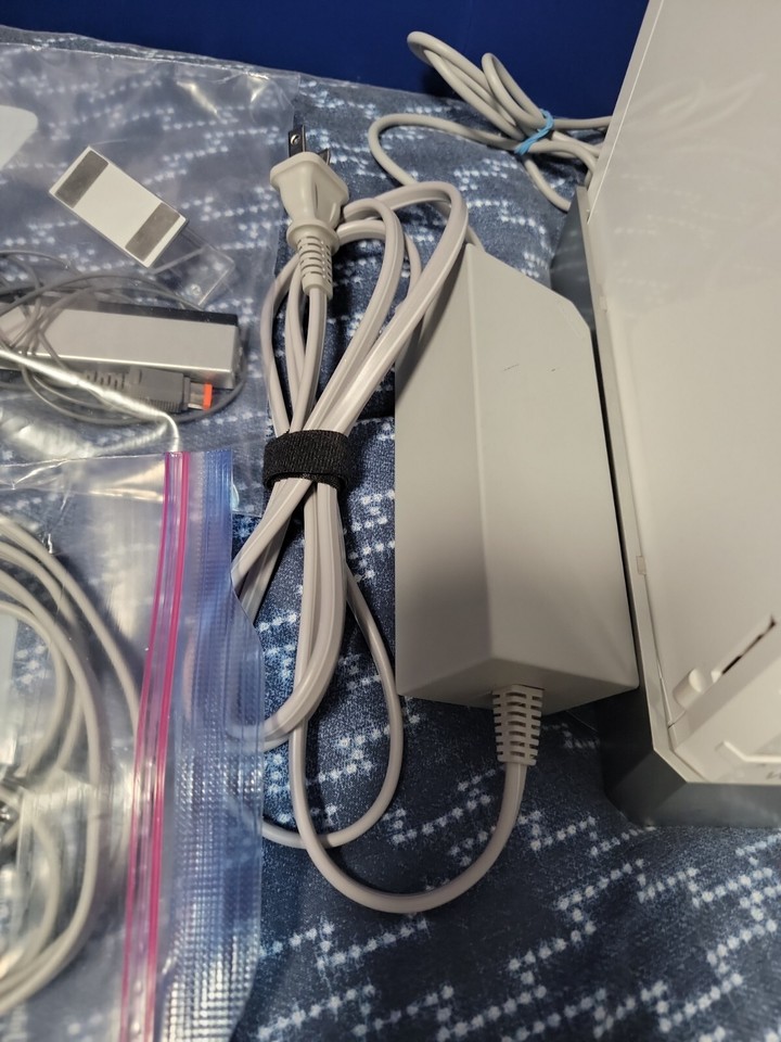 Nintendo Wii Gaming Console Cords White RVL-001 (USA) Very clean see ...