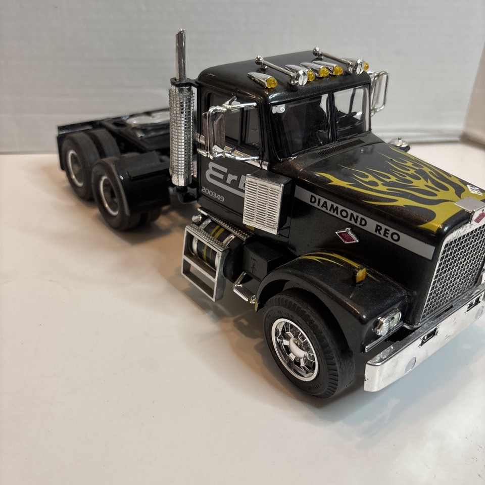 Vintage 1/25 AMT Diamond REO truck Semi Tractor Professional Built Nice ...
