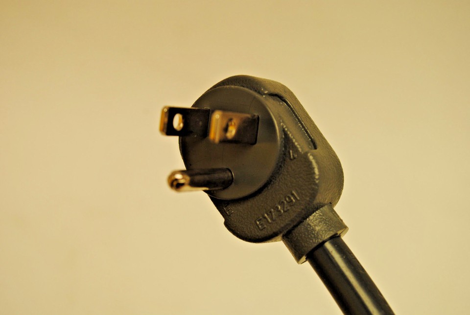 Hubbell PSP1 Surge Protector 7-Outlet Power Strip 6-Ft Cord 120V 15A ...