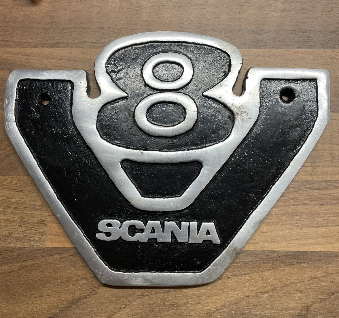 V8 Scania Logo Sticker GRIFONE + SCANIA V8 Sx | King Truck.com