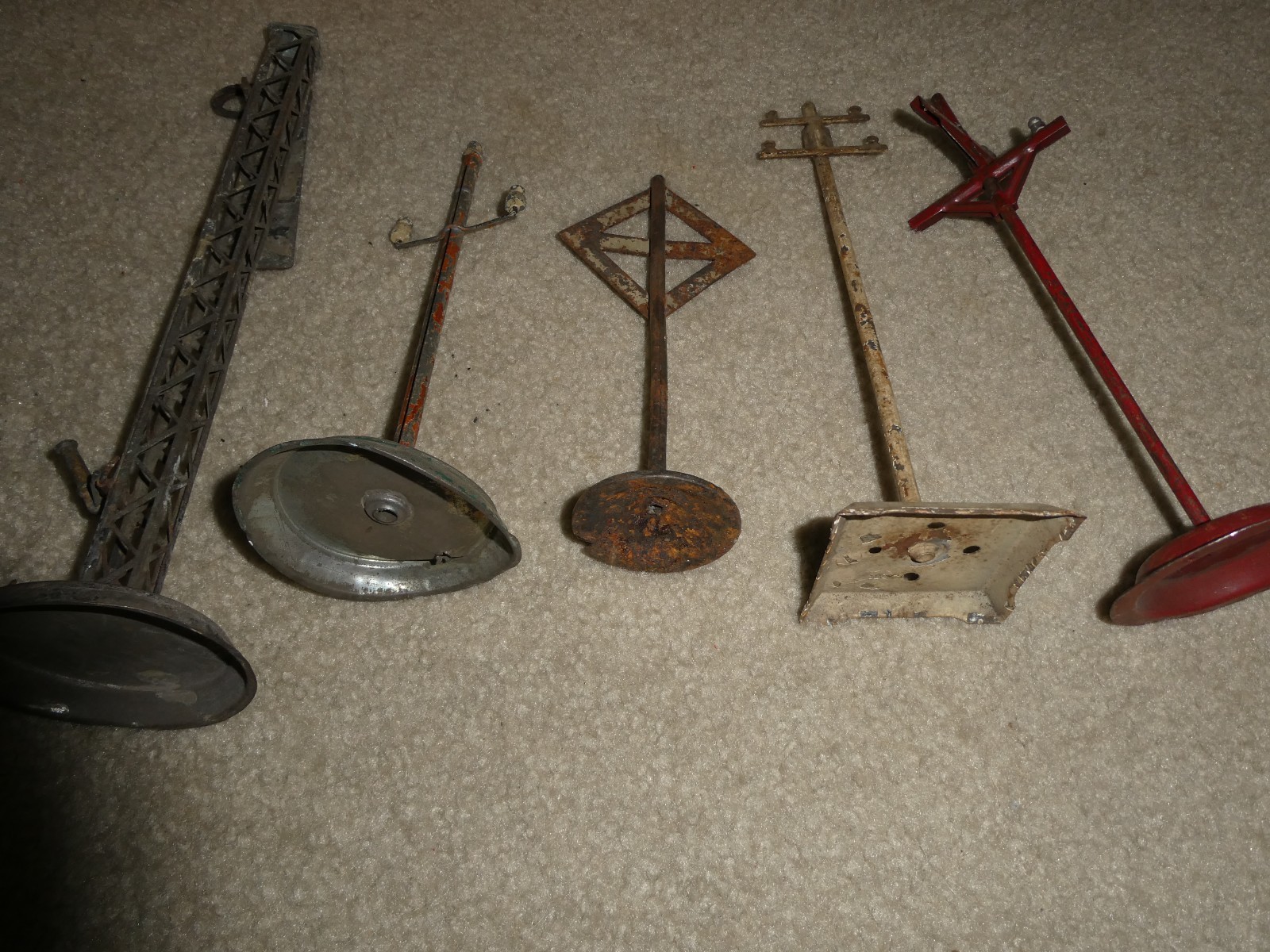 Lot of 5 Worn Vintage Prewar Lionel Other Metal Railroad Signs Poles ...