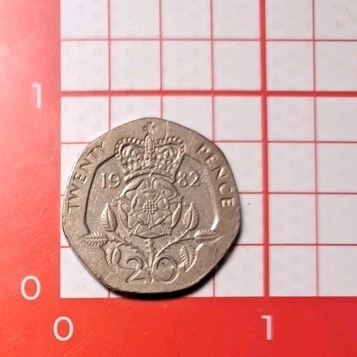 1982 Queen Elizabeth - Twenty Pence Coin - Very Rare - Beautiful Piece ...