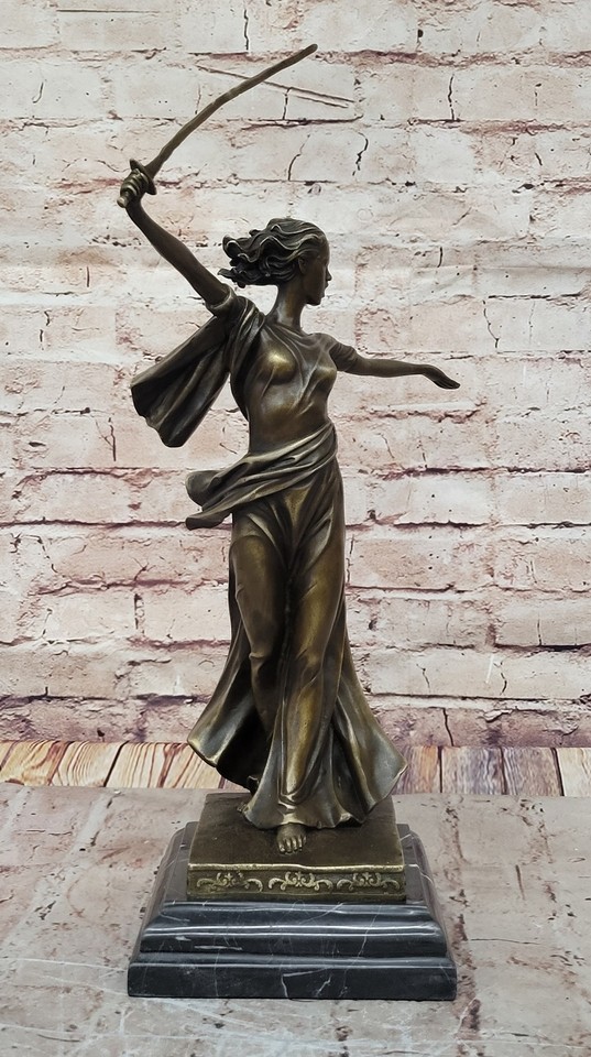 The Motherland Calls – Iconic Sword-Wielding Female Russian Statue ...