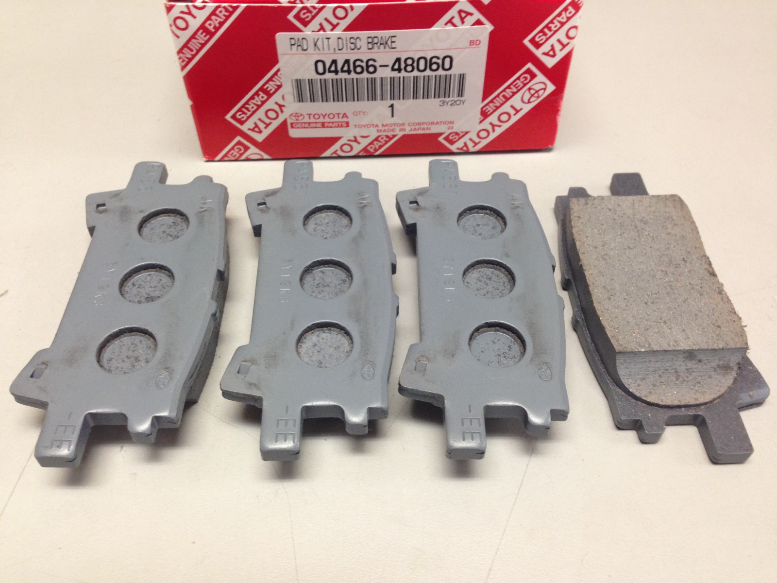 2004 - 2007 HIGHLANDER REAR Brake Pads NEW genuine Toyota OEM 04466 ...
