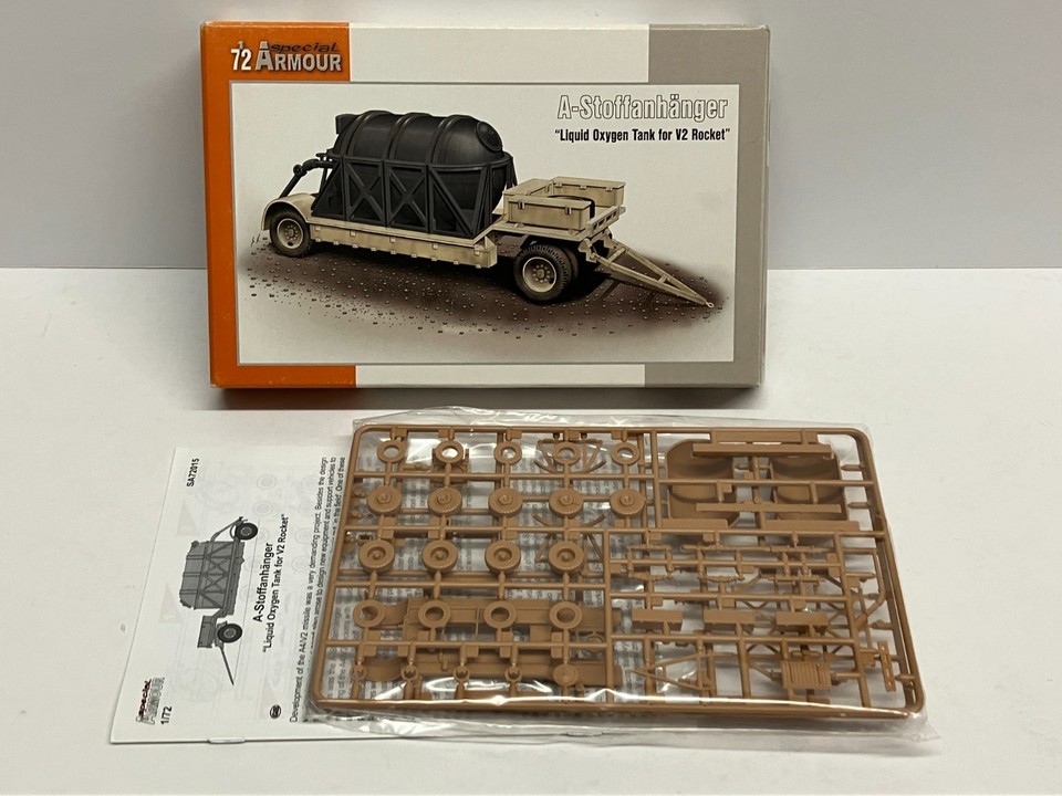 Lot of 8 ** Military 1/72 Model Kits - MB, Airfix, DML, UM, Dragon ...
