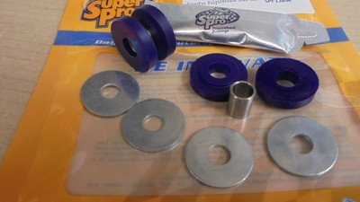 Triumph STAG / 2000 ** POLY Exhaust mounting kit **At rear subframe ...