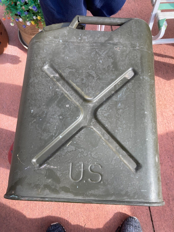 4 VINTAGE WWII Korean USMC MILITARY JEEP GI 5 GALLON JERRY METAL GAS ...