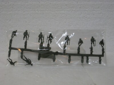 HO Scale Army Soldiers Sitting & Standing | eBay