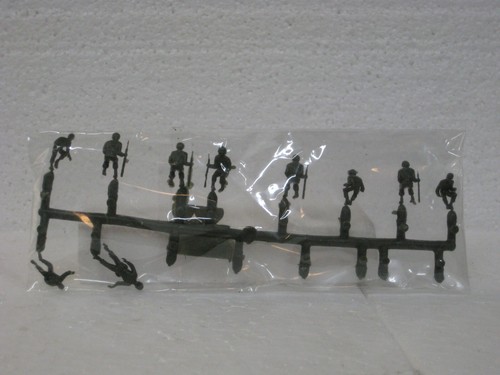 HO Scale Army Soldiers Sitting & Standing | eBay