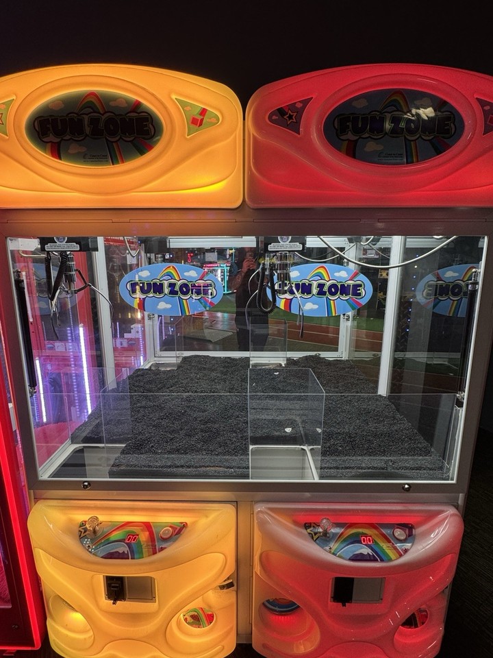 FUN ZONE! 2 PLAYER ARCADE TOY GRABBER MACHINE- TOY CLAW AMUSEMENT PRIZE ...