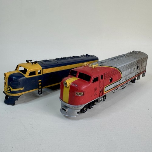 Vintage SANTA FE Diesel Locomotive Train Shell & Body Lot Red Silver HO ...