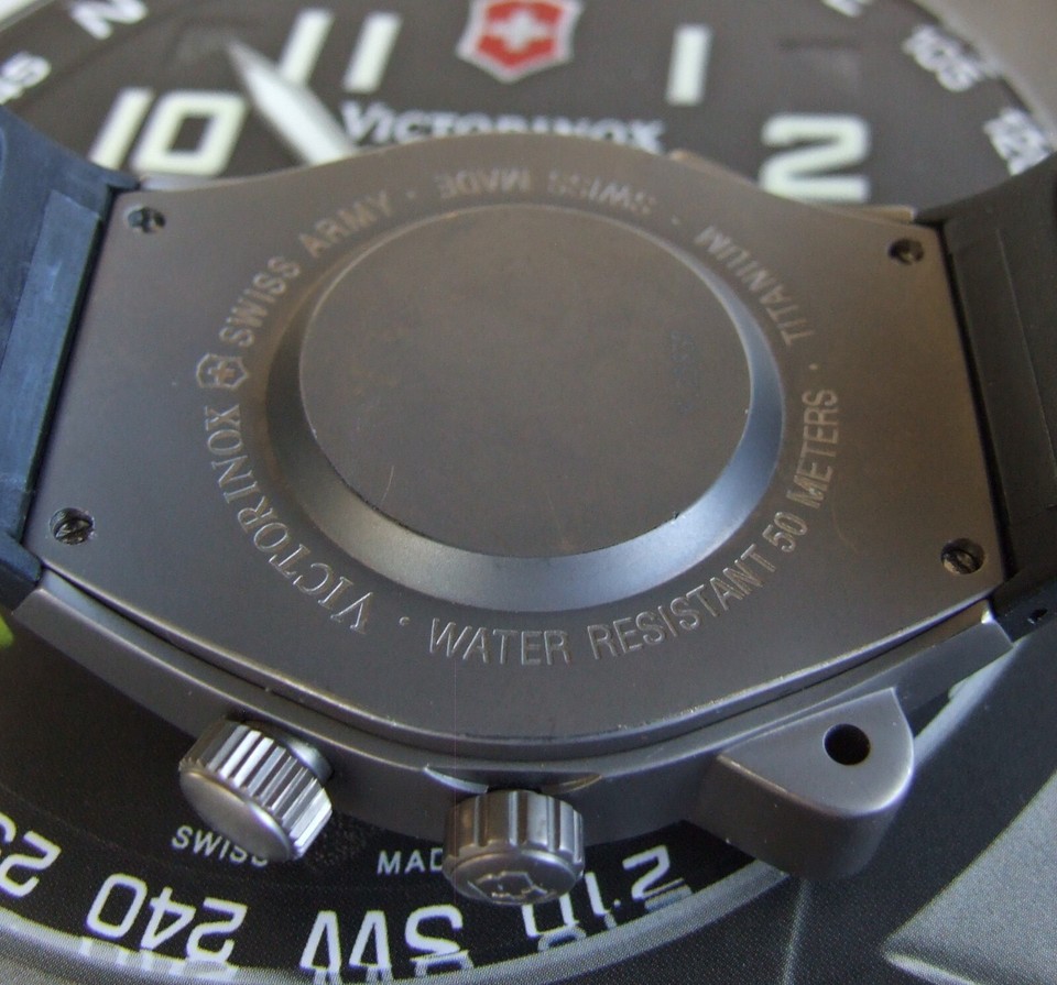 ULTRA RARE SWISS ARMY Men ST5000 LED Digital Compass TITANIUM Watch w ...