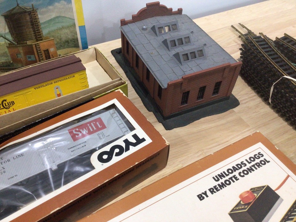 Vintage Tyco Chattanooga HO Scale Train Set, Cars, Track, Buildings ...