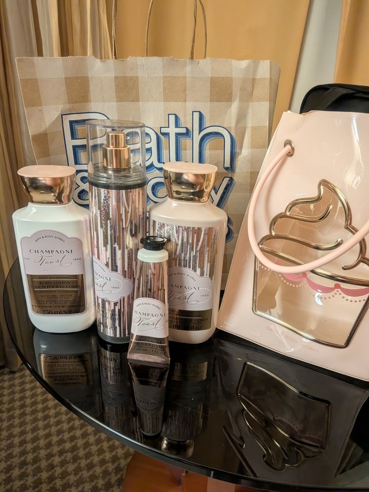 Bath & Body Works Champagne Toast Ultimate Giftset Mist, Wash, Cream ...