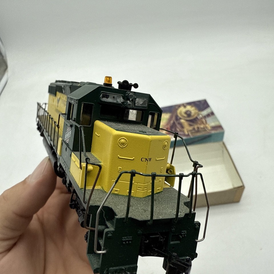 HO Athearn Chicago Northwestern CNW Falcon SD40-2 Power Diesel Locomotive #6932 | eBay