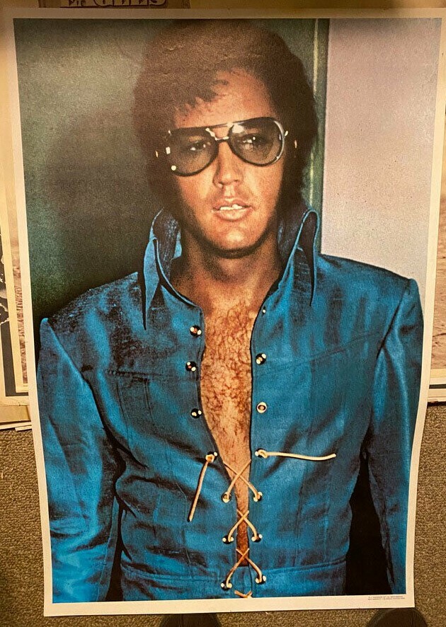 Elvis Blue Suit Wallpaper