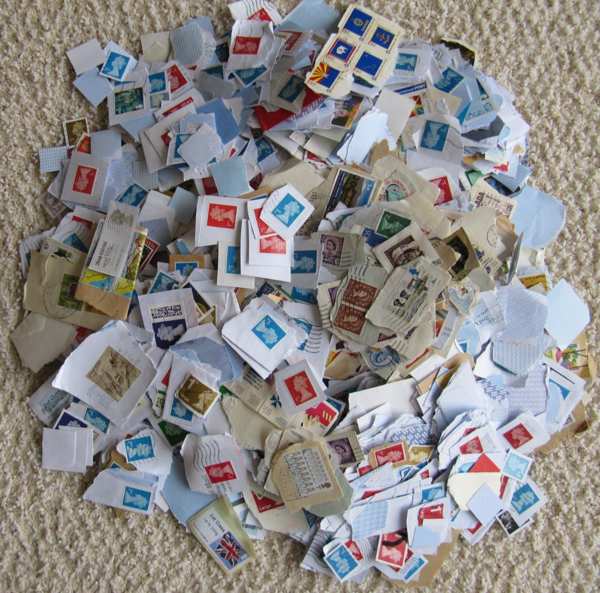 Job Lots - UK & Worldwide Stamps - Kiloware - 890g on paper + 140g off ...