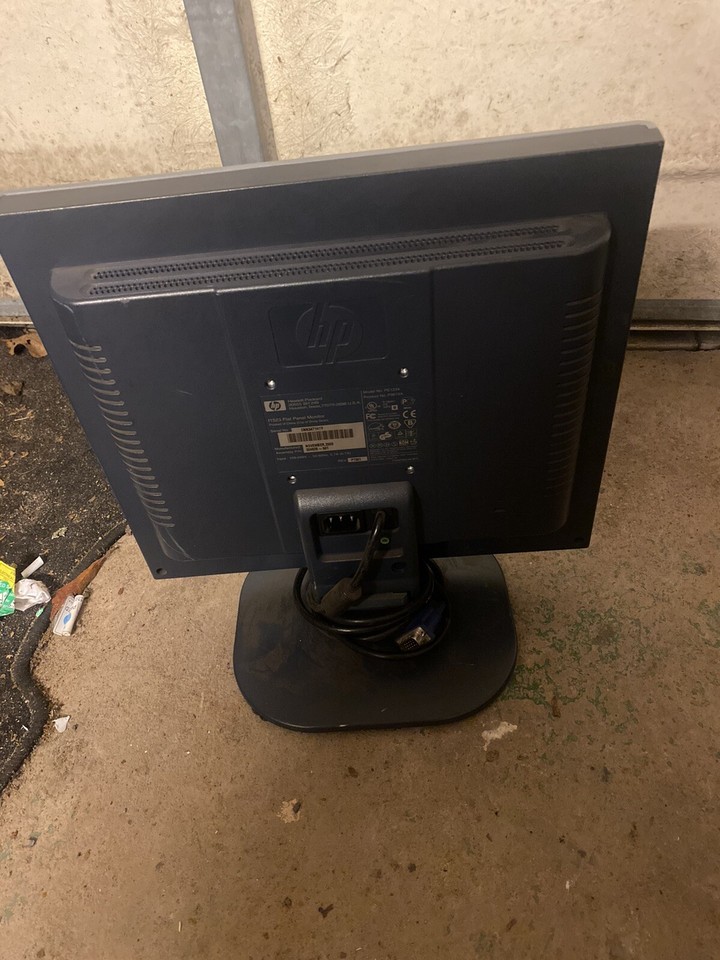 HP f1523 Flat Panel Monitor/Screen With VGA Cable | eBay UK