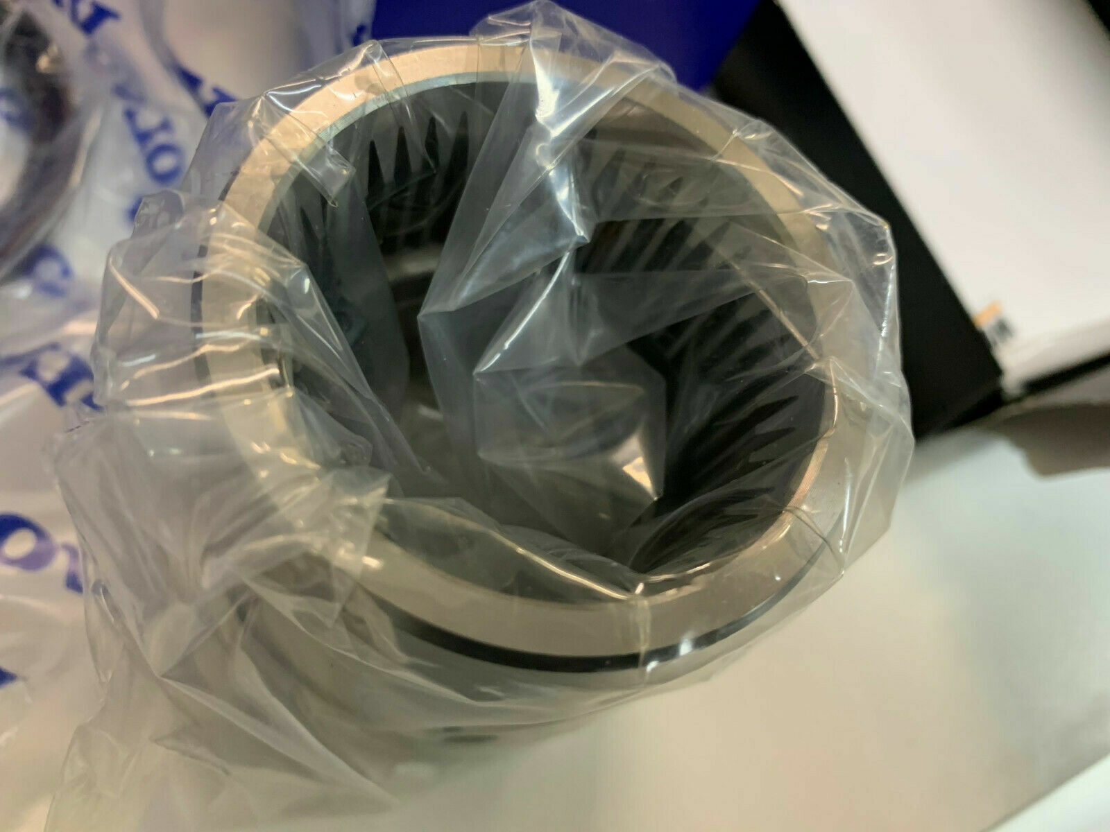 GENUINE VOLVO ANGLE GEAR TRANSFER BOX SLEEVE KIT 31437982 S80 S60 XC90 ...