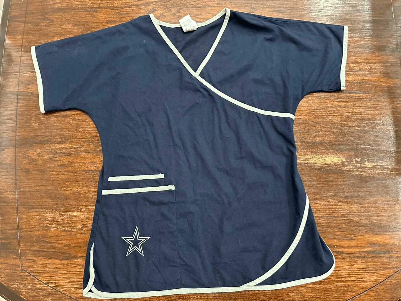 Dallas Cowboys NFL Football Blue Scrub Top Size Small - Gem