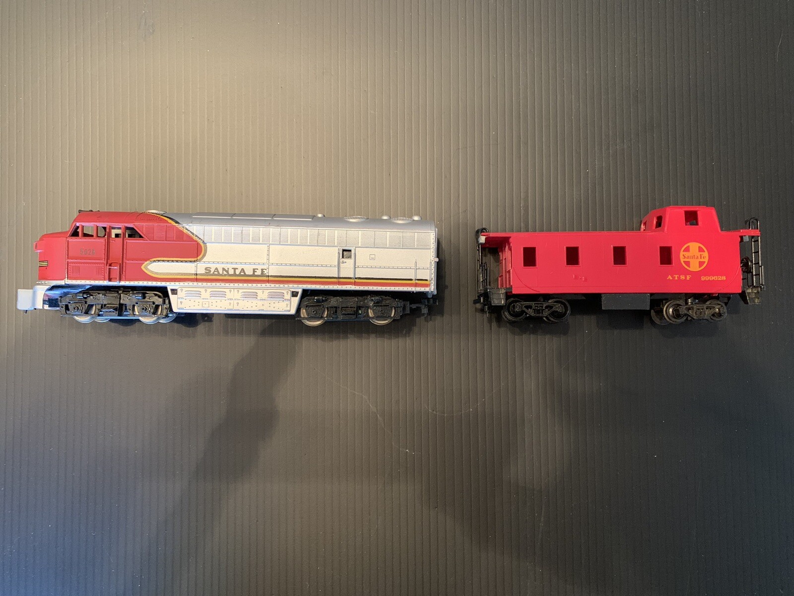 AHM Santa Fe C Liner Locomotive And Bachmann Caboose Lot 2 | eBay