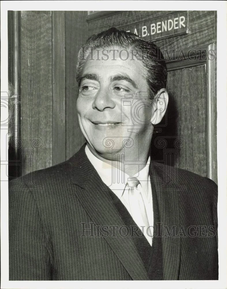 Robert Strauss Actor