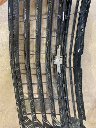 2018 Chevrolet Traverse OEM Front Grille Gold Bowtie 23376132 23376131 ...