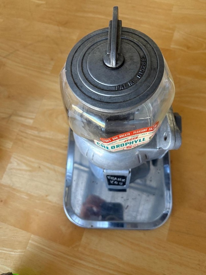 Vintage Early 1940s Atlas Bantam 5 Cent Peanut Candy Gumball Vending ...