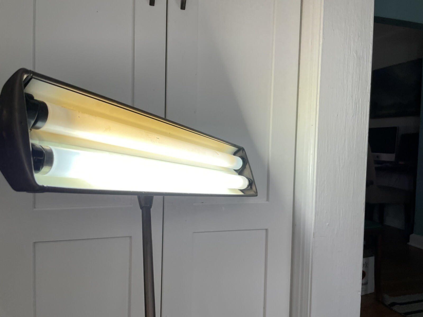 Vintage Dazor 2 Tube Floating Fluorescent Benchtop Drafting/Work Light ...