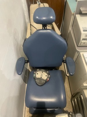 Pre-Owned Midmark 419 Programmable Power Procedure Table Chair 419-004 ...