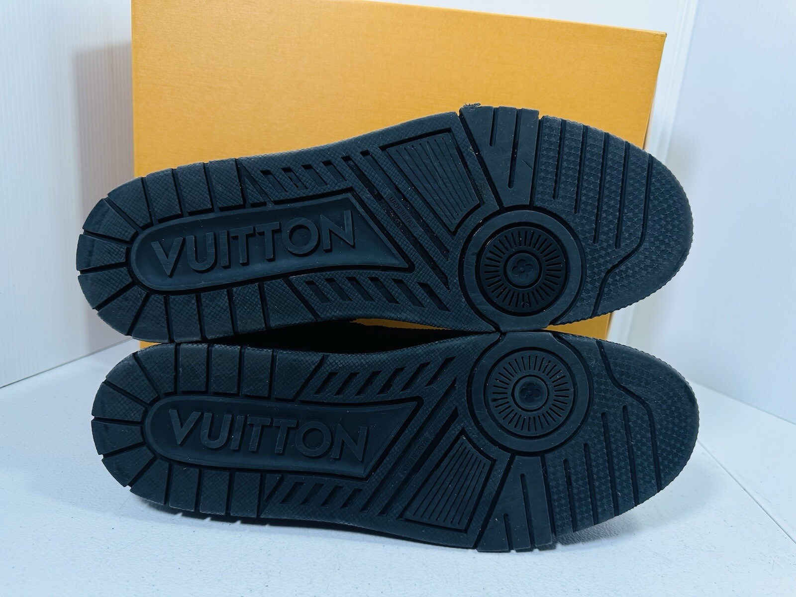 Louis Vuitton LV Rhinestone Crystals Sneaker Shoes Si… - Gem