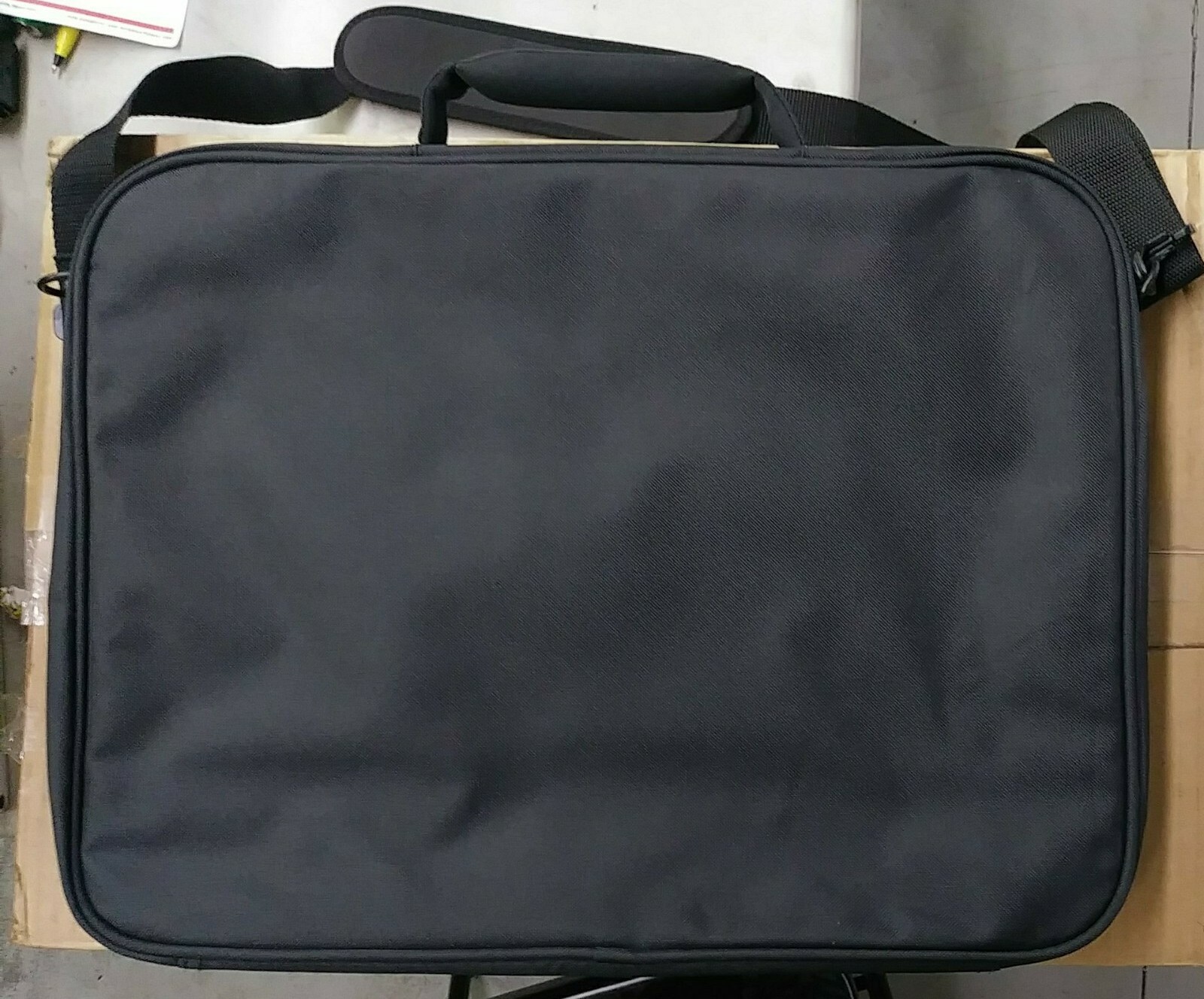 Case Logic Primary 17" Laptop Clamshell Case, 18.5 x 3.5 x 15.7 ...