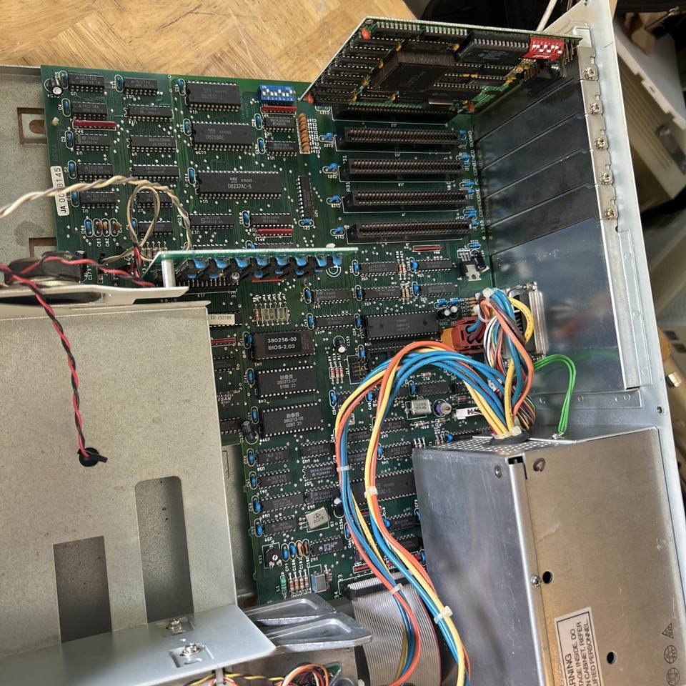 Vintage Commodore PC10 IBM-Compatible Desktop – Model 312215-03 powers ...