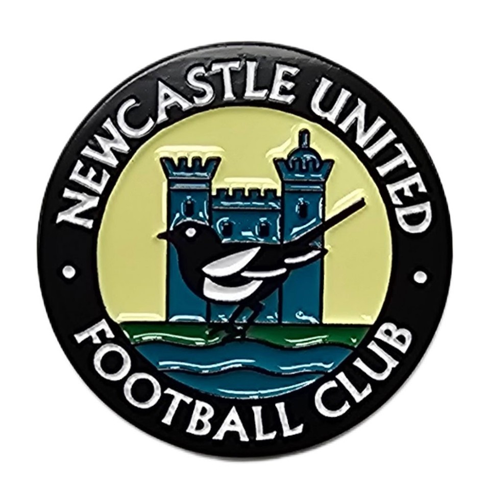 Newcastle United FC Retro 76-83 Crest Keyring & Badge Set, Birthday ...