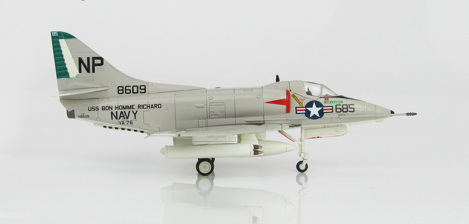 Hobby Master A-4C Skyhawk USN VA-76 Spirits, 'MiG-17 Killer', 1967 ...