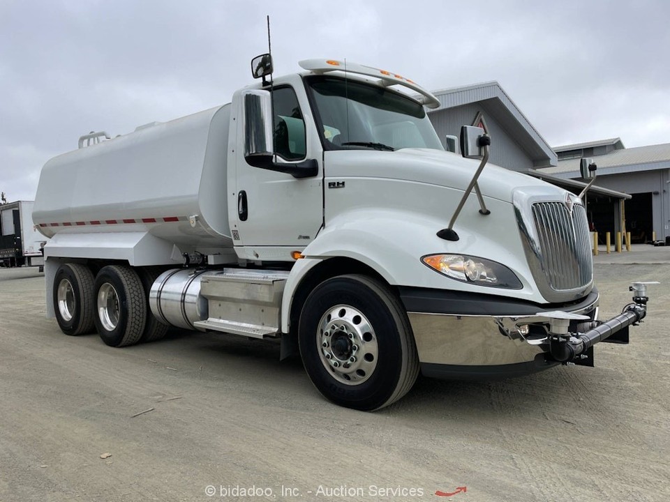 2019 International RH613 4,000 Gallon Water T/A Truck Tank PTO Sprayer ...