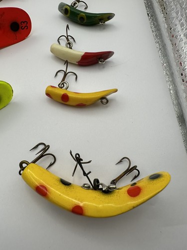 17 Vintage Fishing Lures Lot Helin Flatfish mixed sizes colors T4 S3 ...