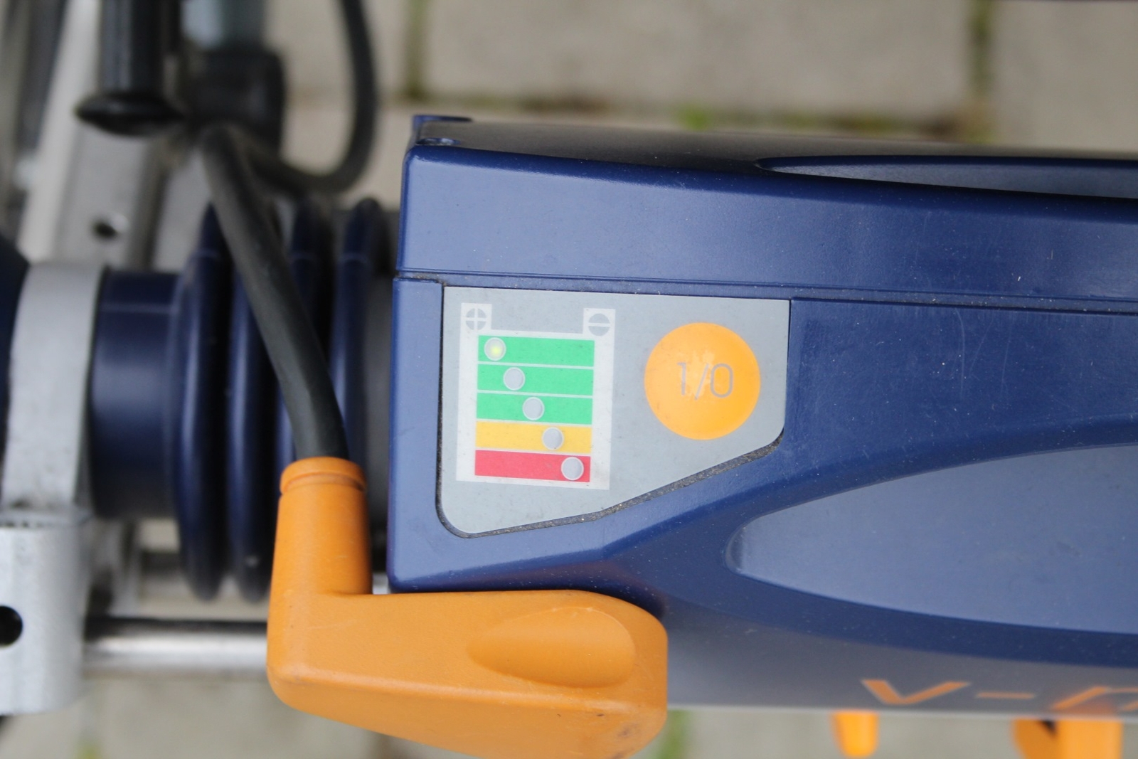 Alber AAT V-Max Elektrische Schiebehilfe + Faltrollstuhl Tomtar MR-LG ...
