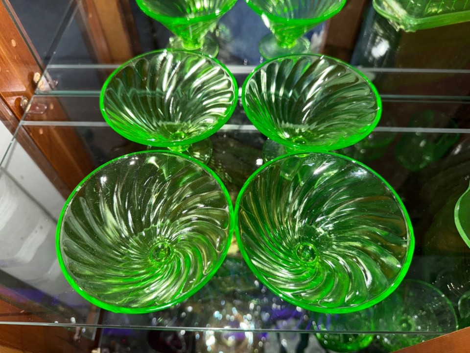 4 VINTAGE GREEN URANIUM/DEPRESSION GLASS FEDERAL SWIRL "DIANA" SHERBETS ...