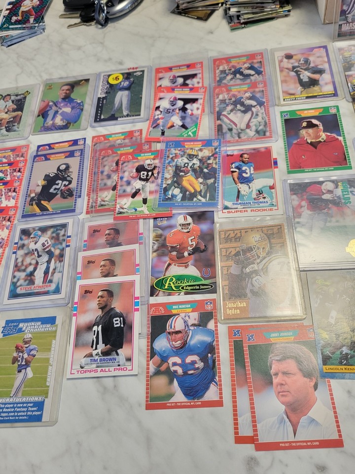 VINTAGE FOOTBALL CARD HOF RC LOT (82) FAVRE MOSS THOMAS SHARPE SANDERS ...