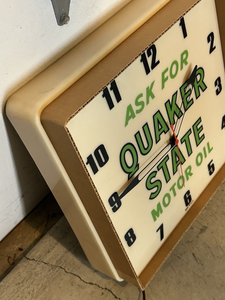 Vintage QUAKER STATE MOTOR OIL Illuminated Light Up Clock Sign NOS w ...