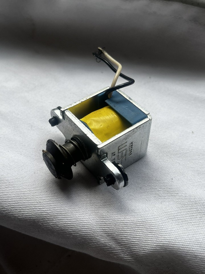 Shift Interlock Solenoid Automatic Transmission Lock Volvo 960 940 740 ...