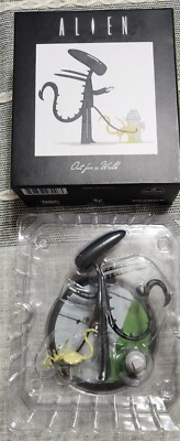 New Loot Crate Alien Collectable "Out For A Walk" Jo3Bot collab ...