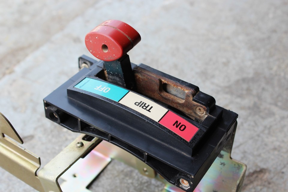 GE E9000 EVOLUTION SERIES 6" MCC FEEDER BUCKET OPERATING HANDLE & FRAME ...