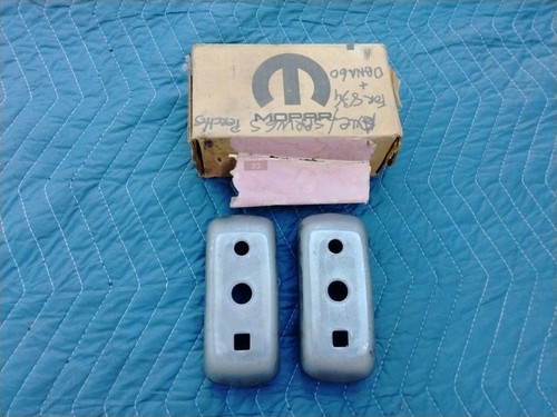 NOS MOPAR REAREND SPRING PADS DANA 60,8-3/4,DART,DUSTER,CUDA,CHARGER DW ...