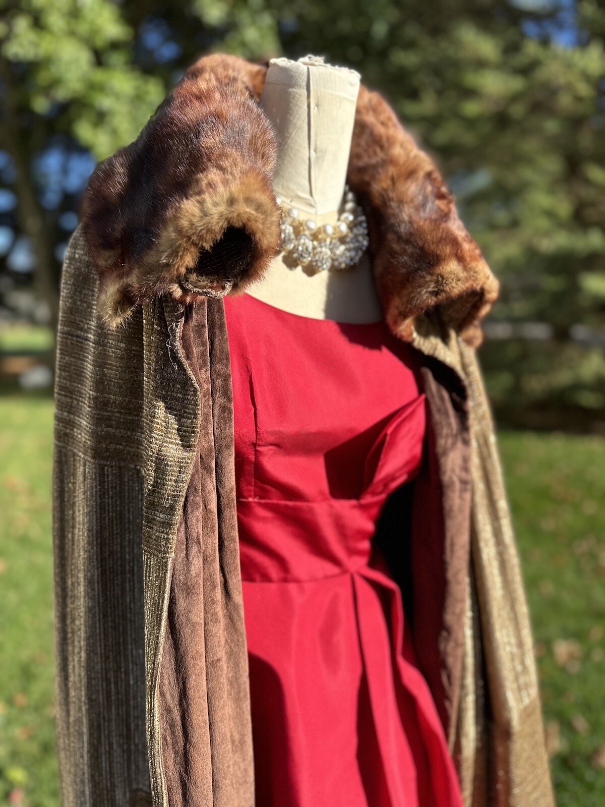 RARE EDWARDIAN OPERA CAPE coat 1900-20 Metallic Velve… - Gem